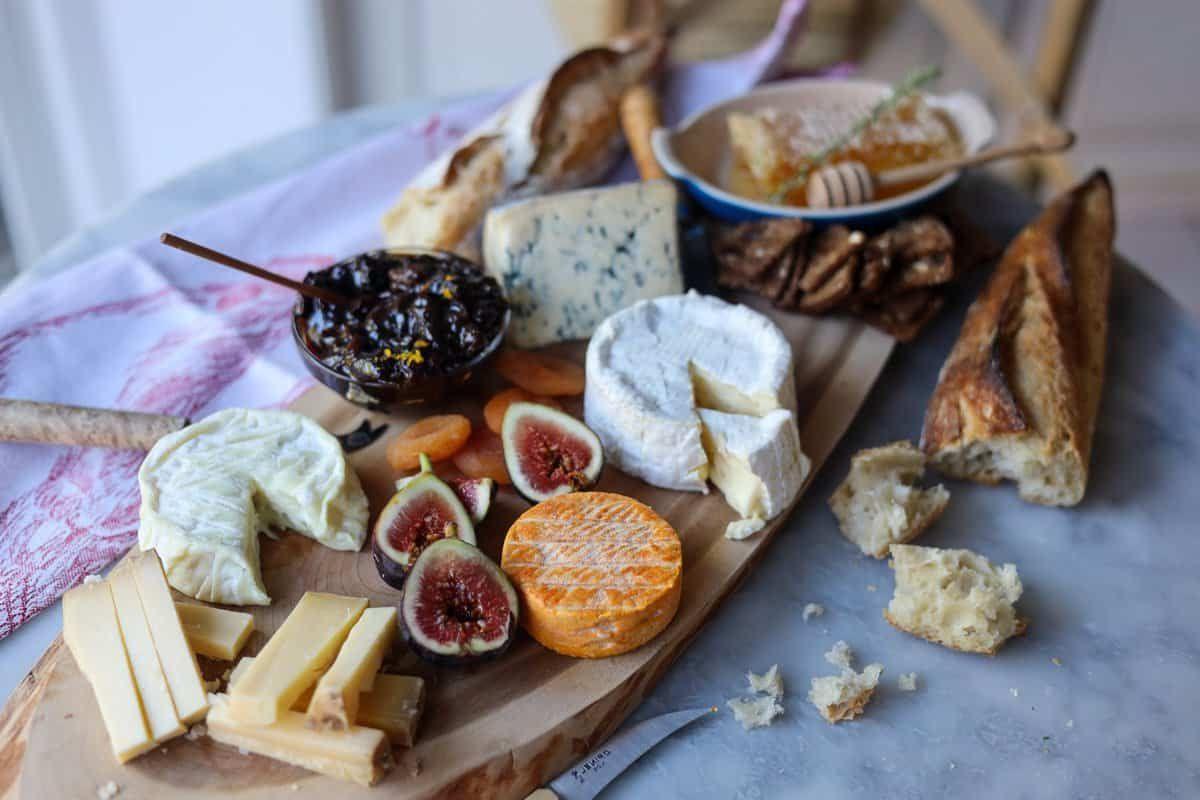 Guide ultime pour composer le plateau de fromages parfait selon l’occa ...